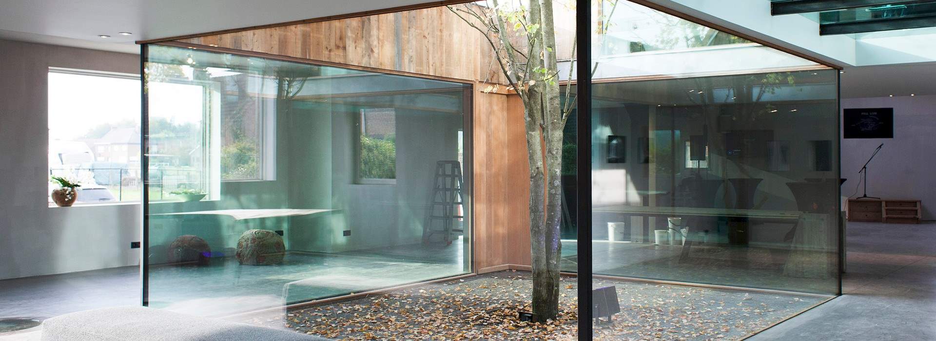 Atrium se vzrostlým stromem - Kluisbergen